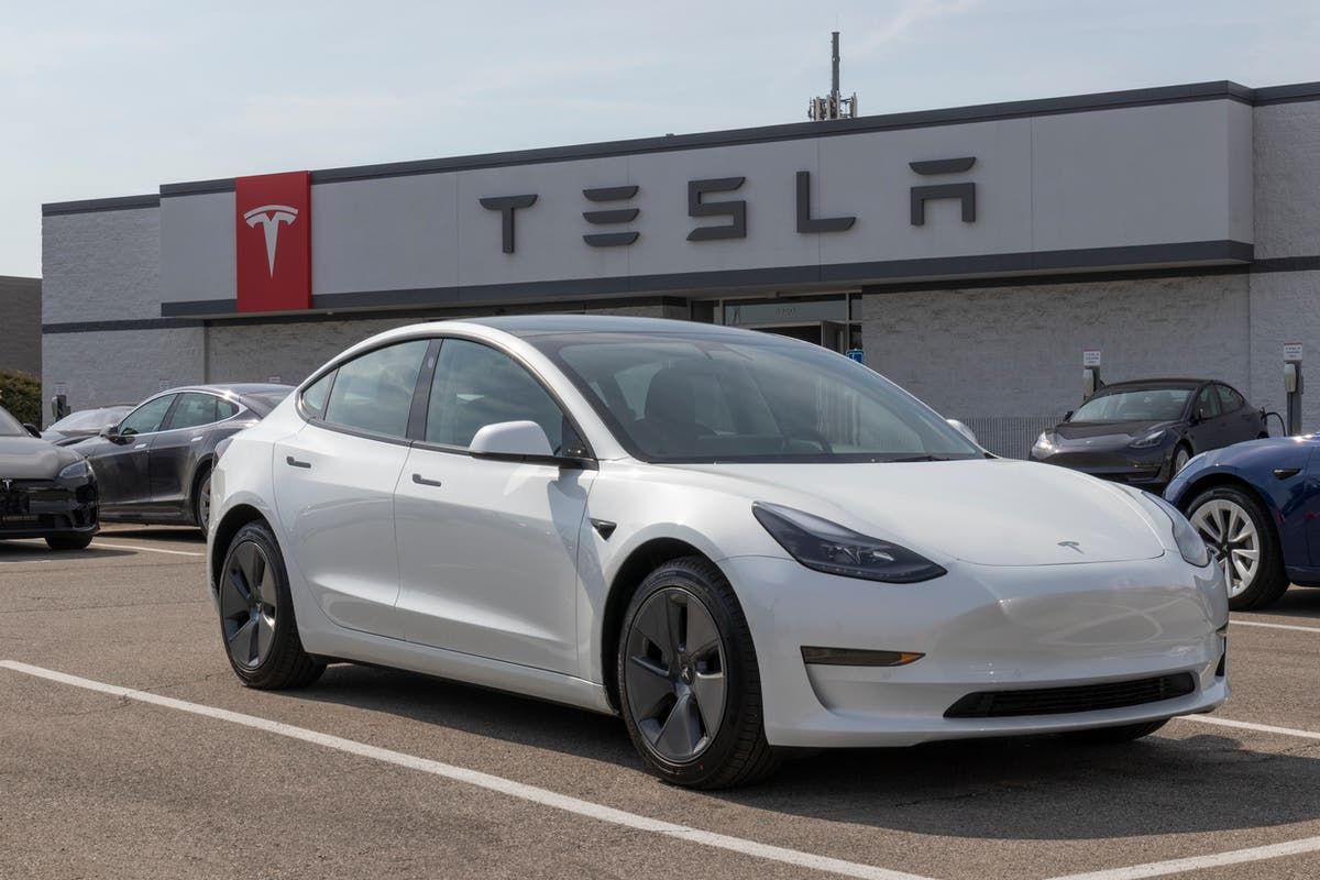 Tesla Workers ‘shared Videos Of Naked Customer And Car…