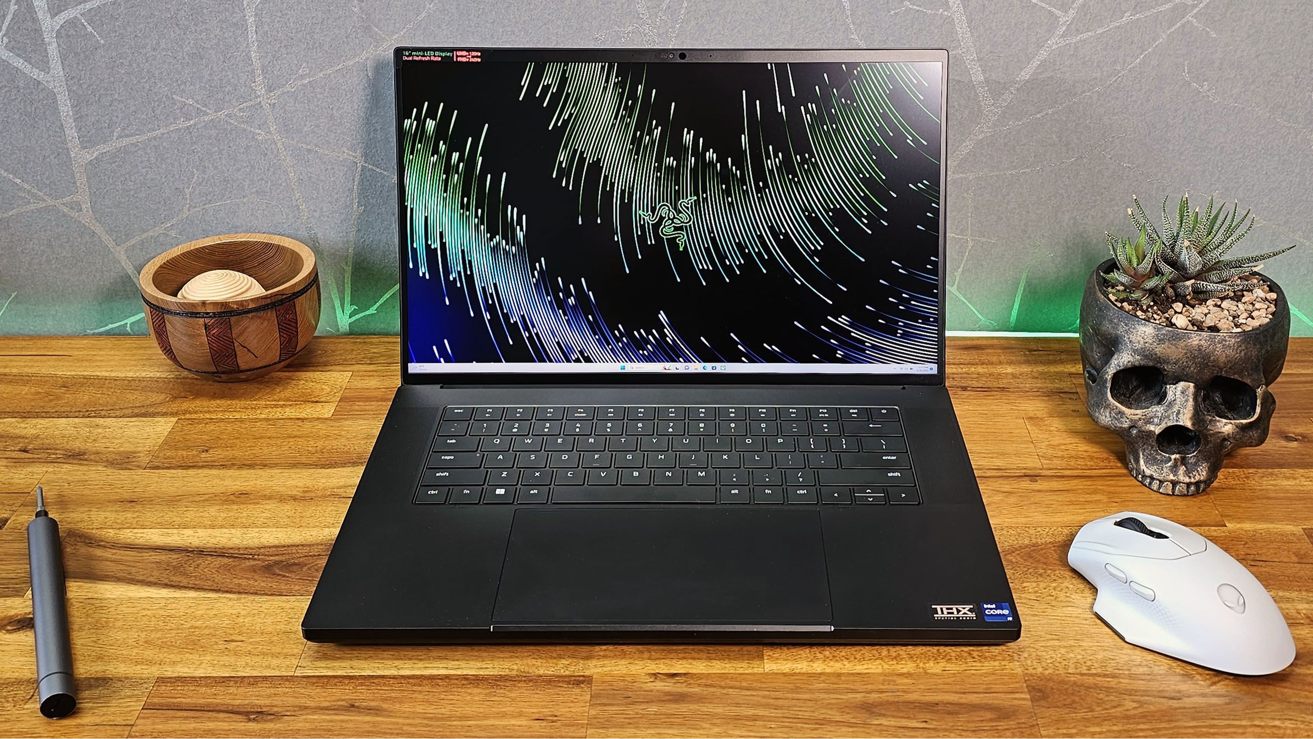 Razer Blade 16 Review: Dual-Mode Display, Dual-Screen…