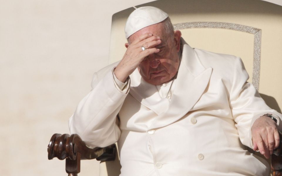 Pope Francis rises above pain, age and weather to…