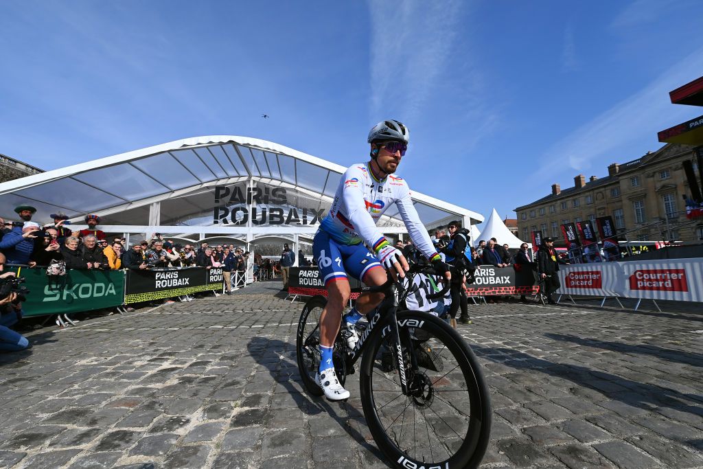 Peter Sagan crashes out of final Paris-Roubaix with…