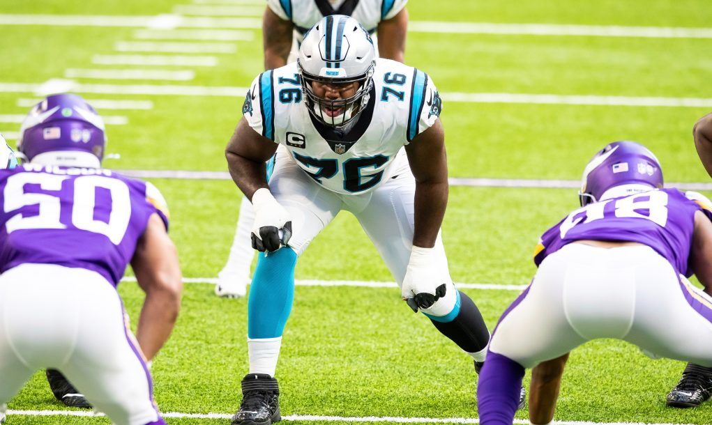 Former Panthers OT Russell Okung shows off dramatic…