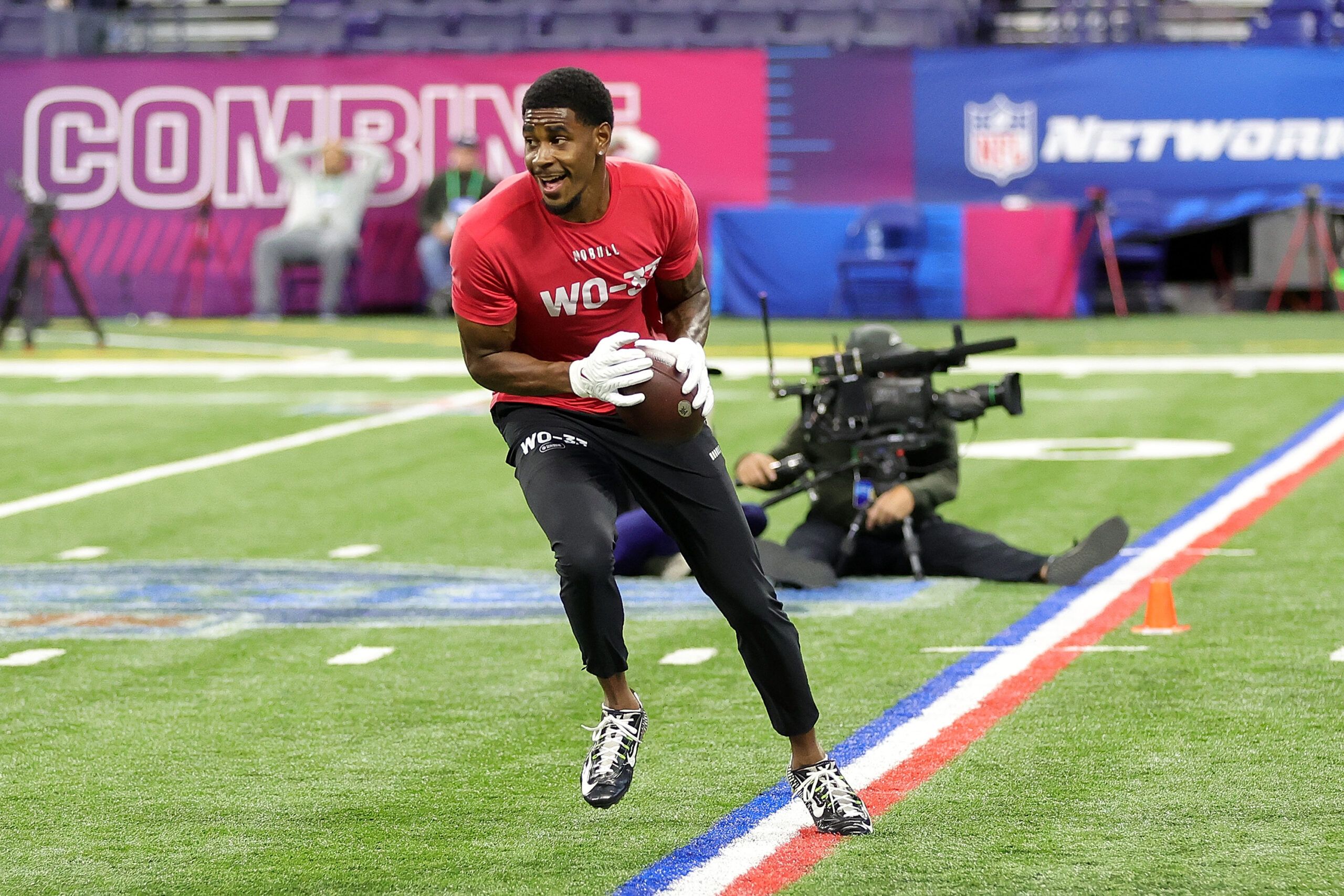 Bengals met with Arkansas WR Matt Landers before 2023…