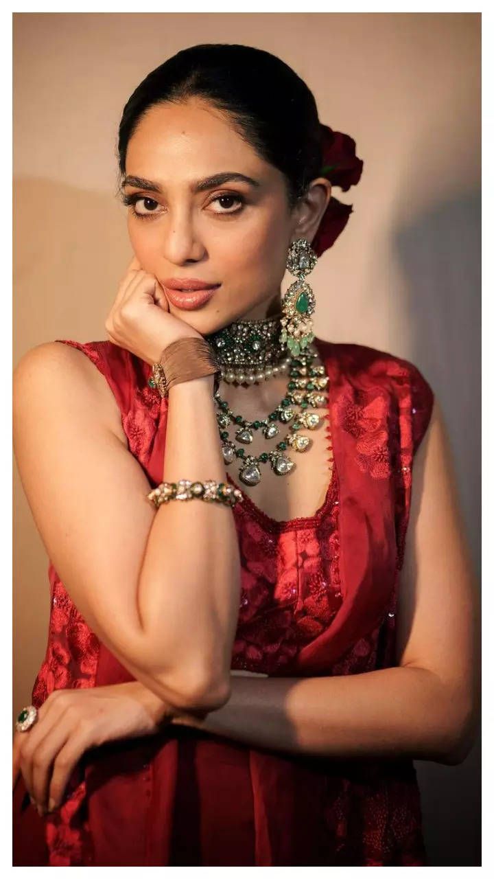 10 Gorgeous Saree Moments Of Shobita Dhulipala
