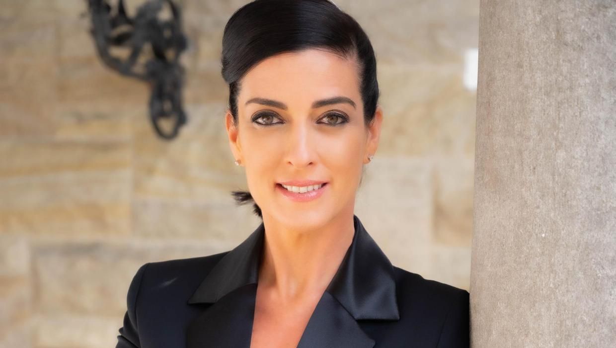 Influencer Lisa’s Lust List Lisa pays herself €939,000…