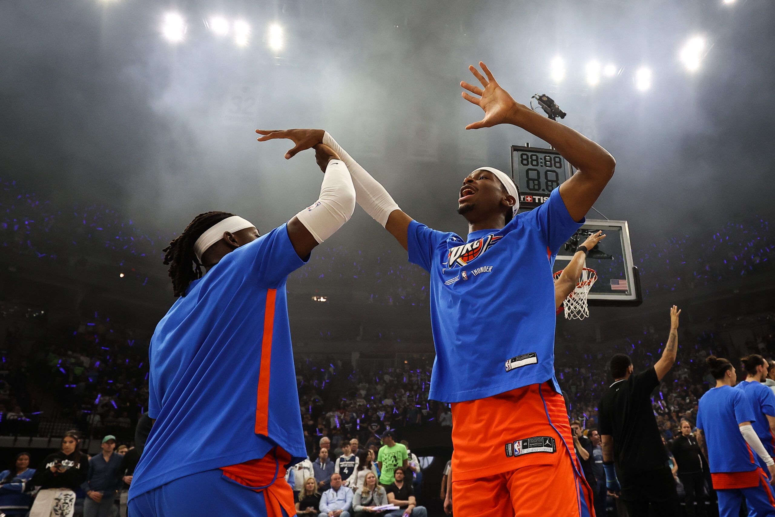 WATCH: OKC Thunder greeted by fans at airport…