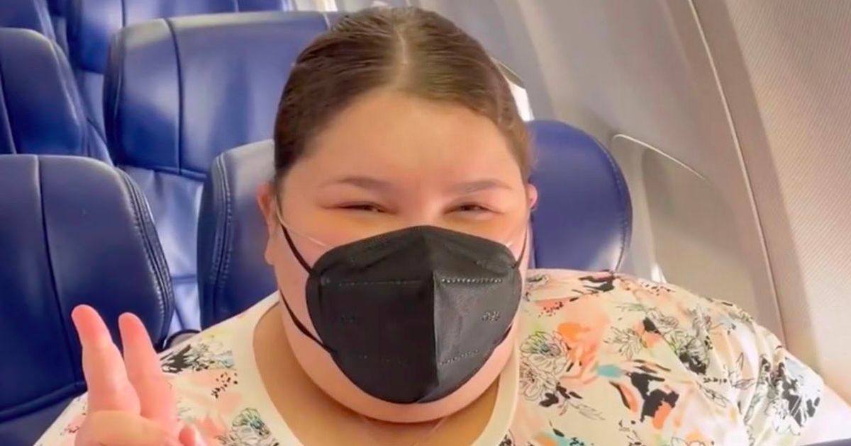 Plus-size creator demands airlines make bigger seats…