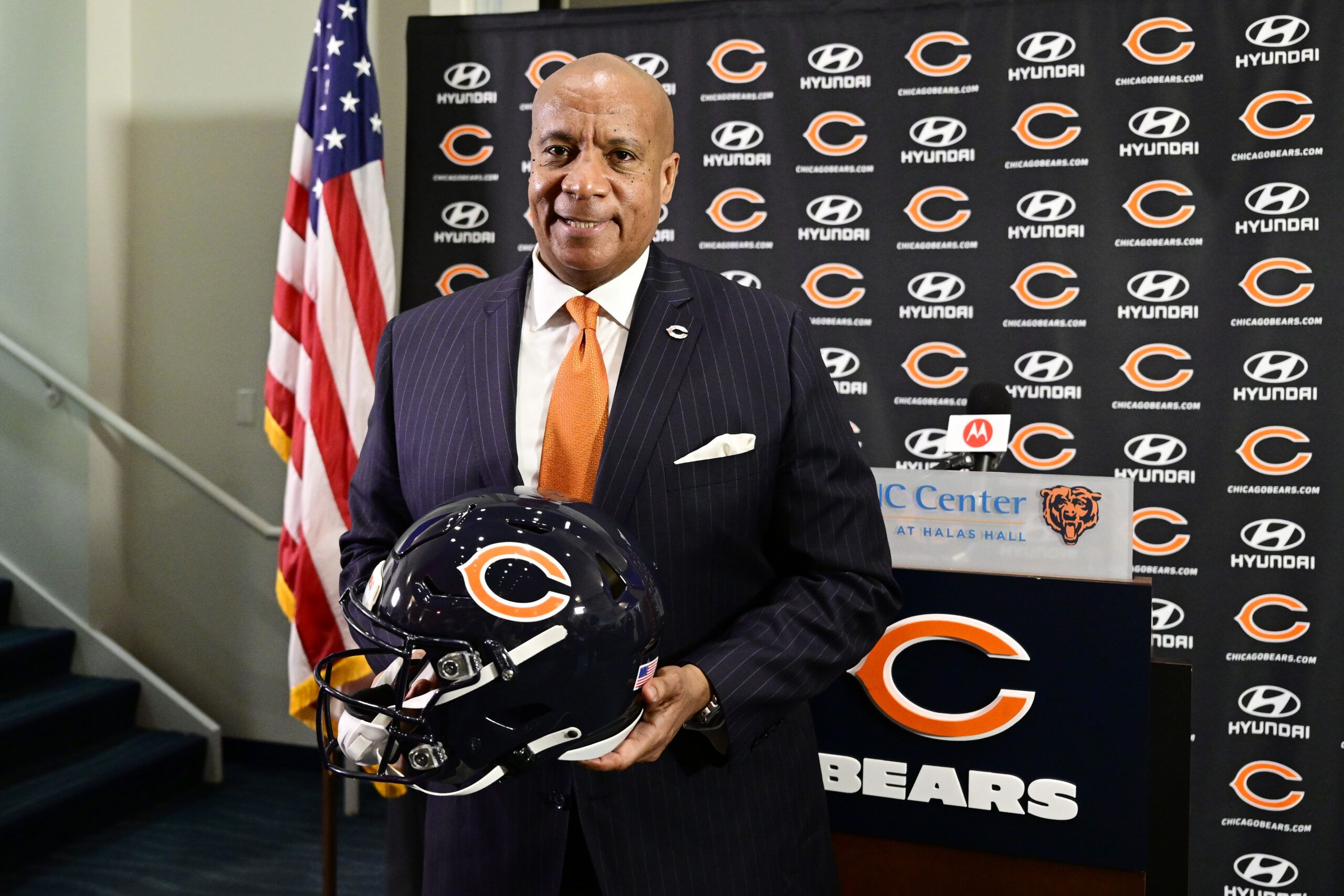 Kevin Warren reports for duty on first day as Bears…