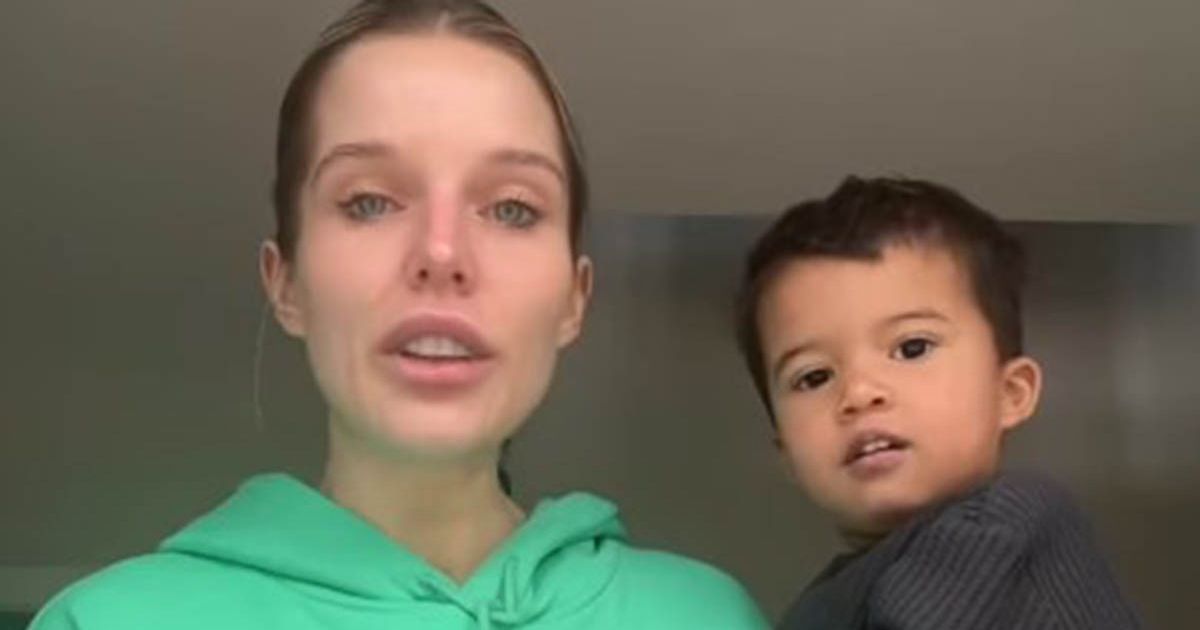 Helen Flanagan breaks down in car with her son and…