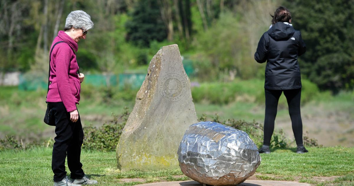 Council spends £6,000 on commemorative structure but…