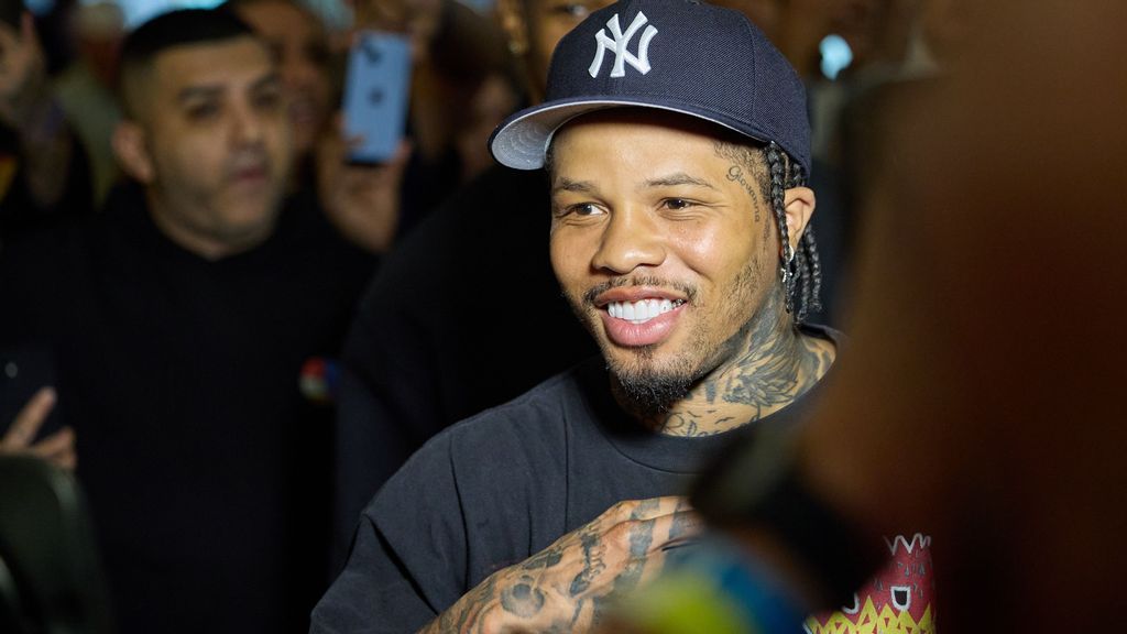 Three-Time World Champion Davis Meets Undefeated…