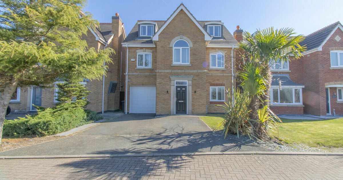 Grand canalside home hits the market