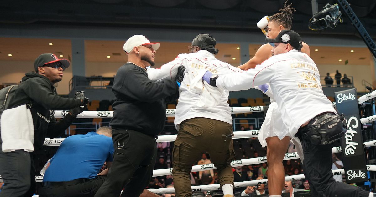 Netflix star disqualified in boxing fight after…