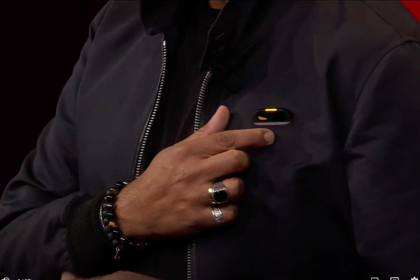 Wearable AI Assistant Uses Built-in Projector to Show…