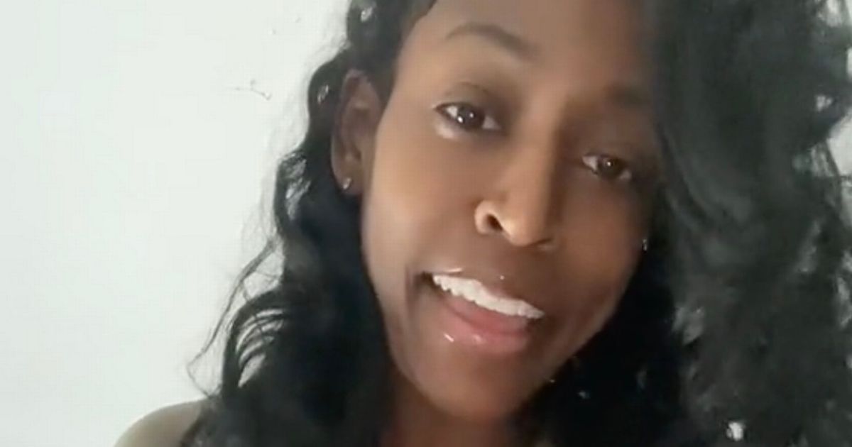 Woman's hack for removing oil stains on clothing in…