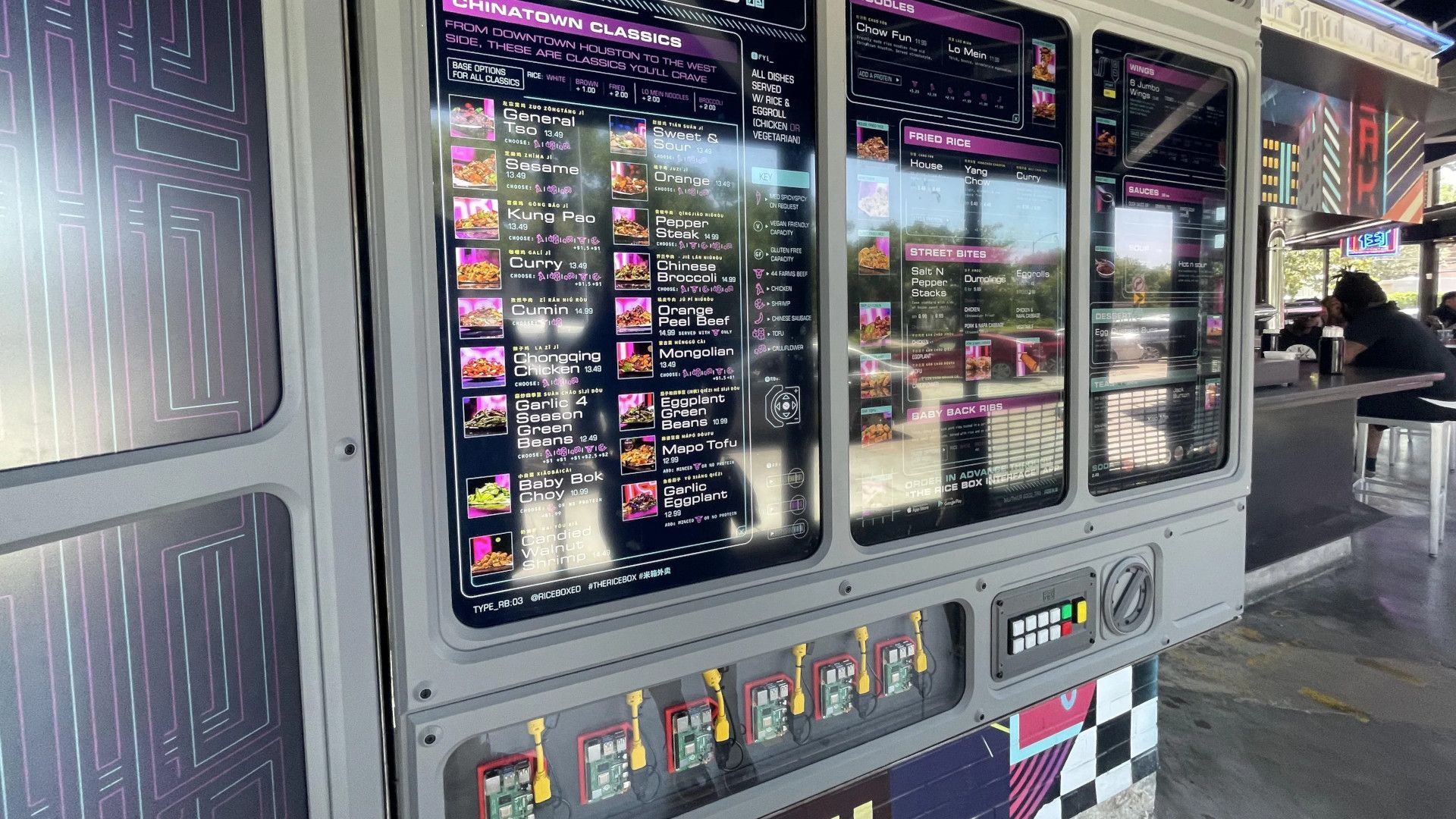 Six Raspberry Pi 4's Power Sci-Fi-Themed Chinese…