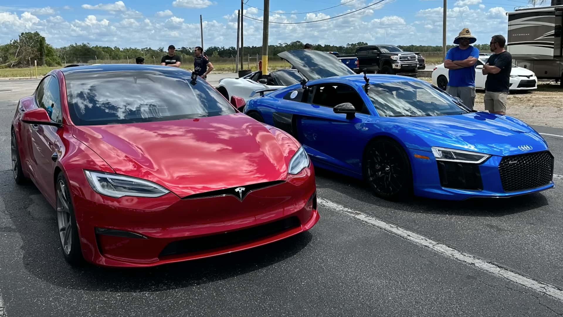 See Tesla Model S Plaid Spar With 1,400-HP Audi R8 At…