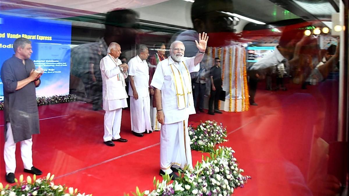 Prime Minister Narendra Modi flags off Vande Bharat…