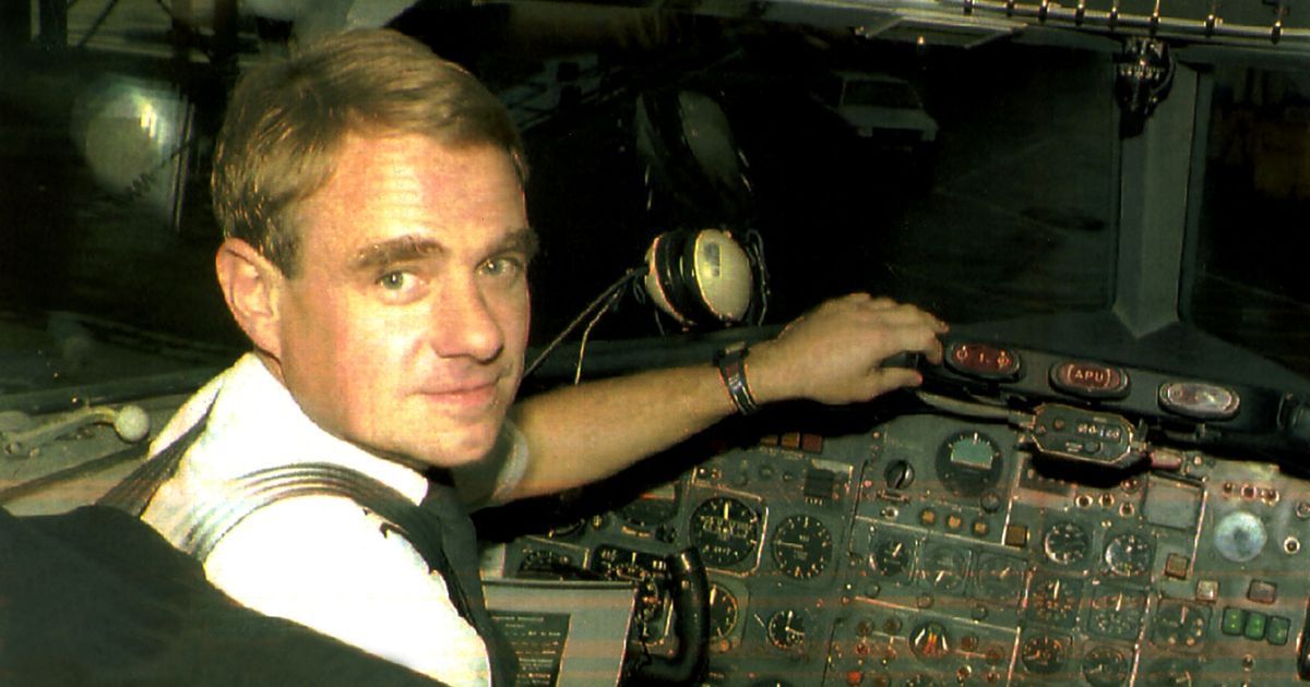 Pilot sucked out of plane window on flight to Spain as…