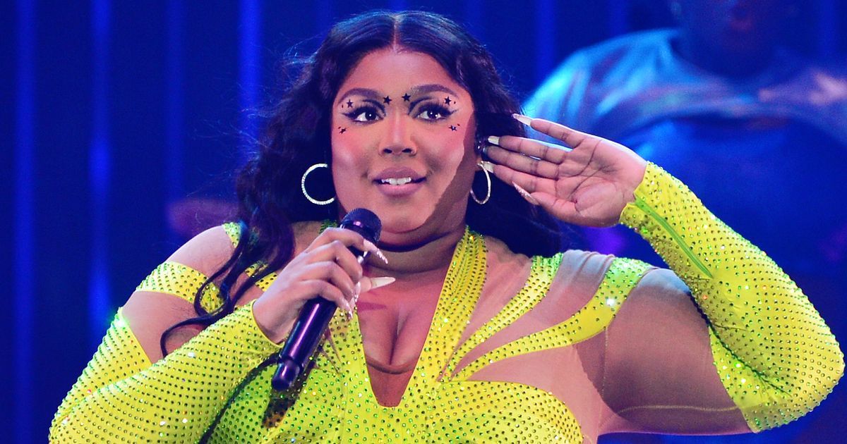 Lizzo shows off her dance moves in sparkly bodysuit as…