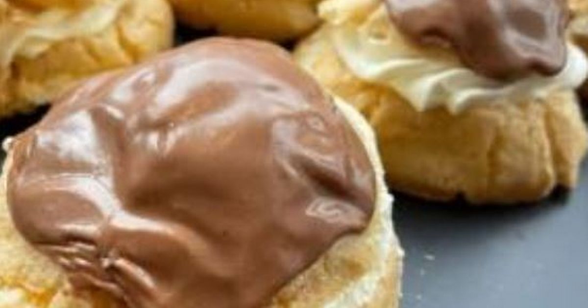 This popular Nottingham cake is called a cream puff by…