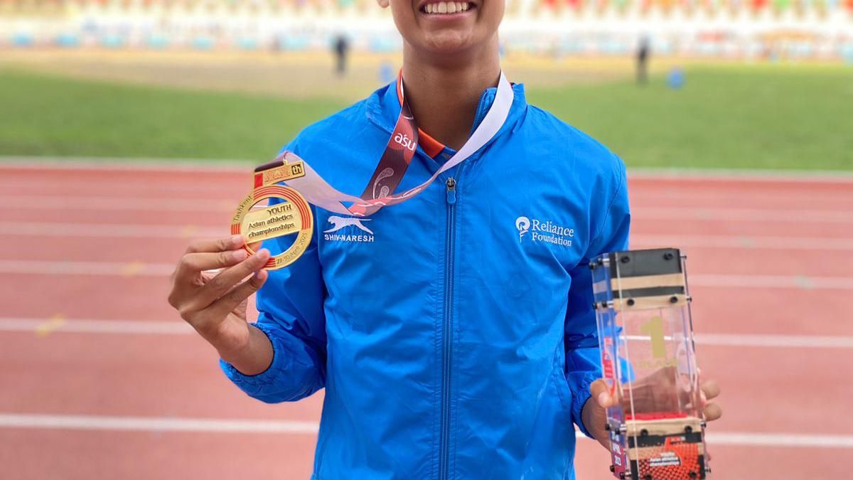 Rezoana wins Asian under-18 400m in record time