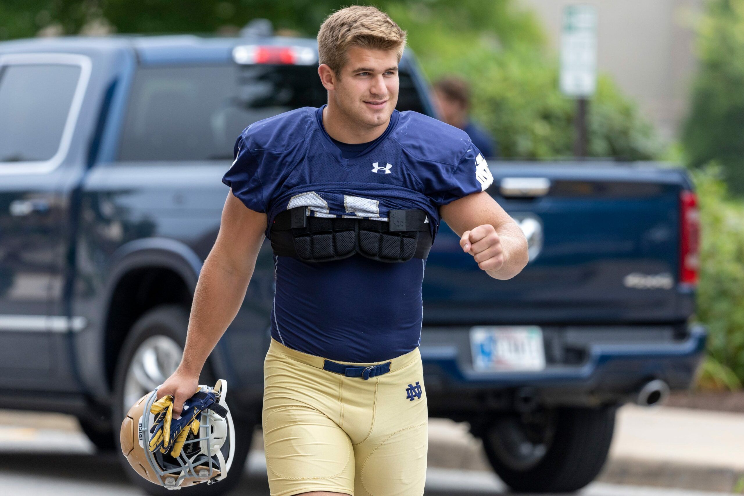 Draft reaction: Raiders select TE Michael Mayer No. 35…
