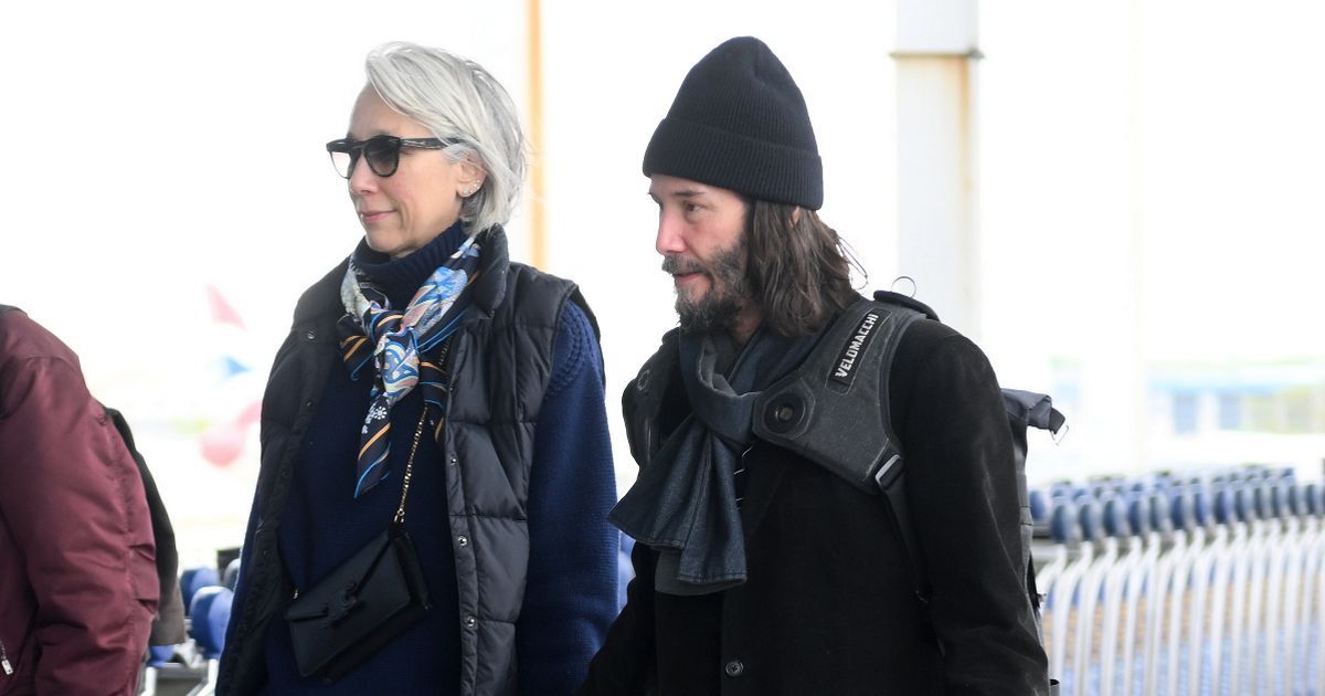 Smitten Keanu Reeves holds girlfriend Alexandra…