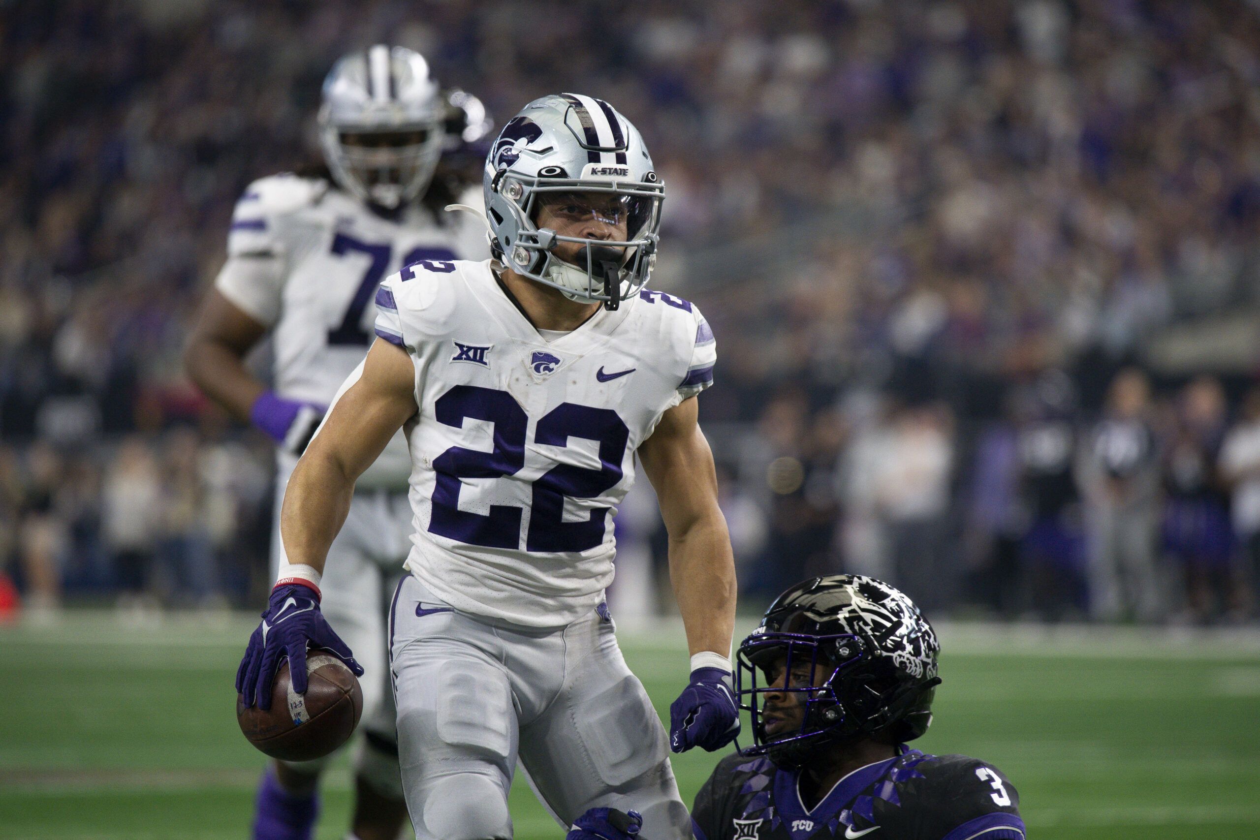 Twitter reacts to Deuce Vaughn’s dad getting emotional…