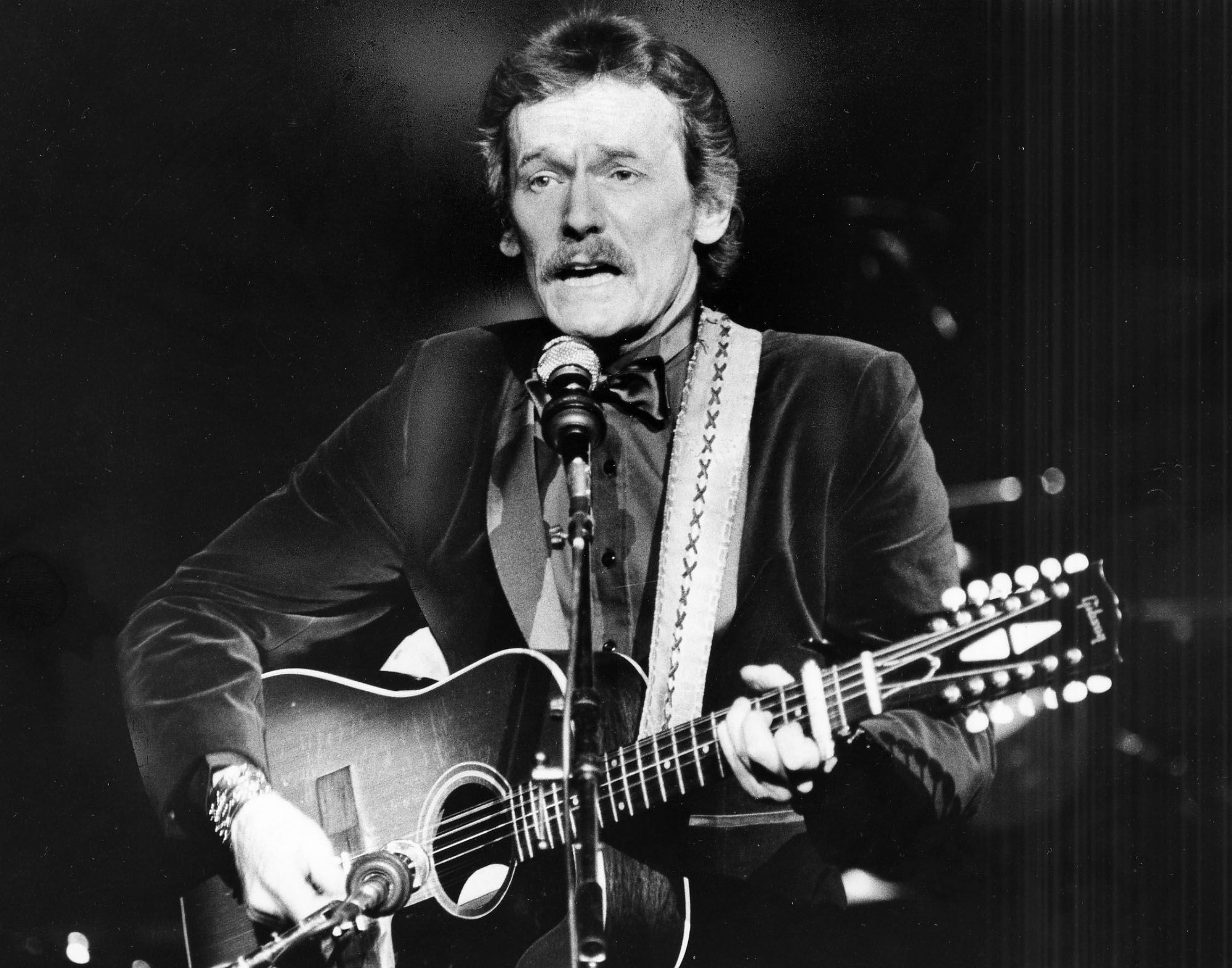 Canada’s folk singer-songwriter Gordon Lightfoot dies…