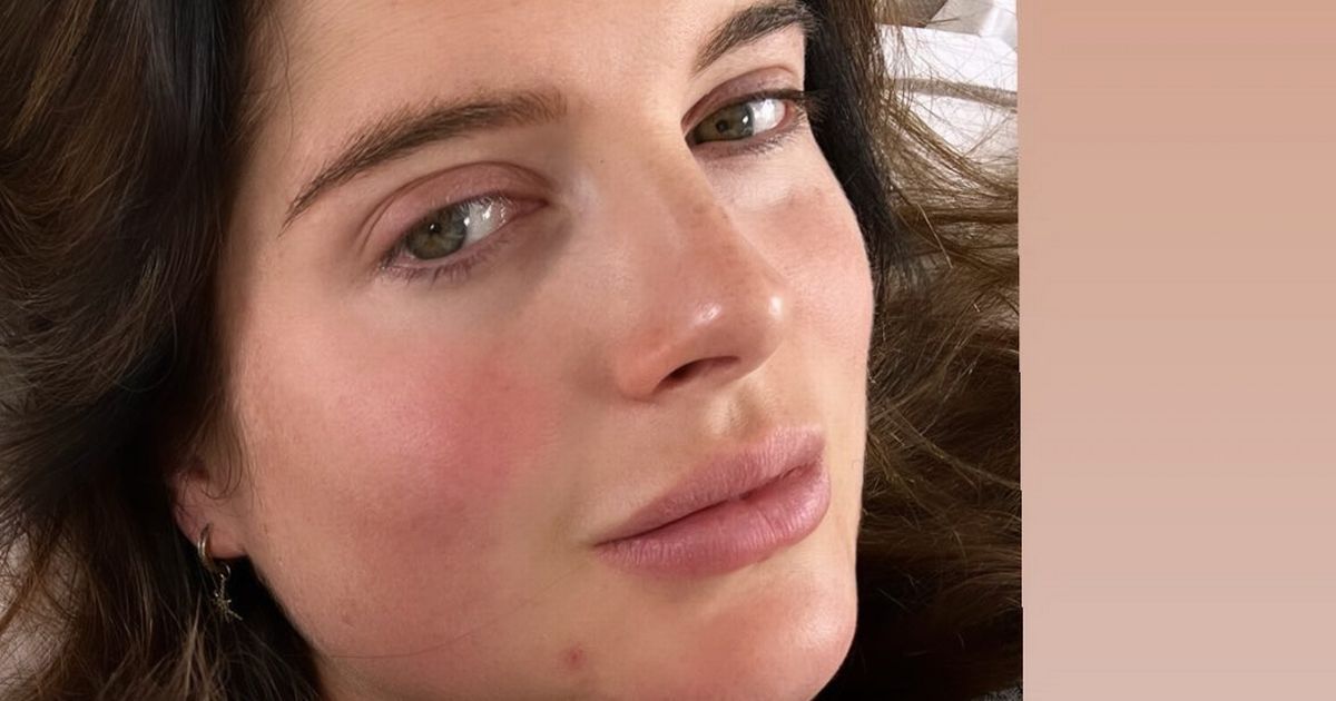 Binky Felstead posts crying selfie as she struggles…