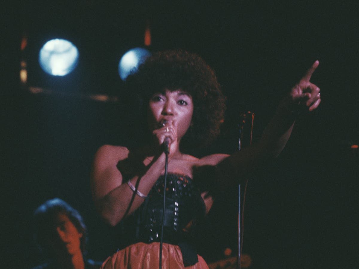 Linda Lewis, singer with five-octave range, dies aged…