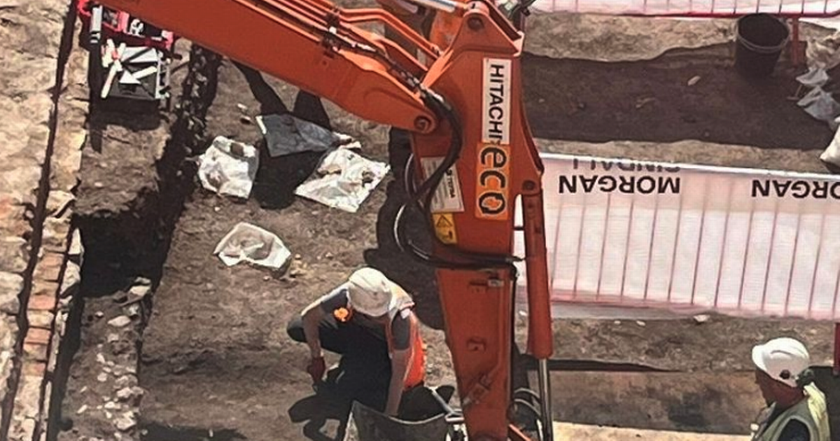 Human skeleton discovered by builders buried…
