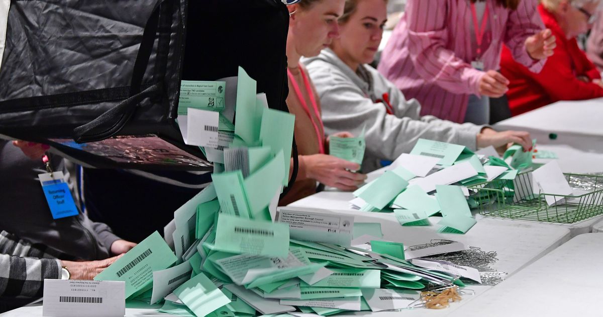 Council leader 'appalled' as polling station staff get…