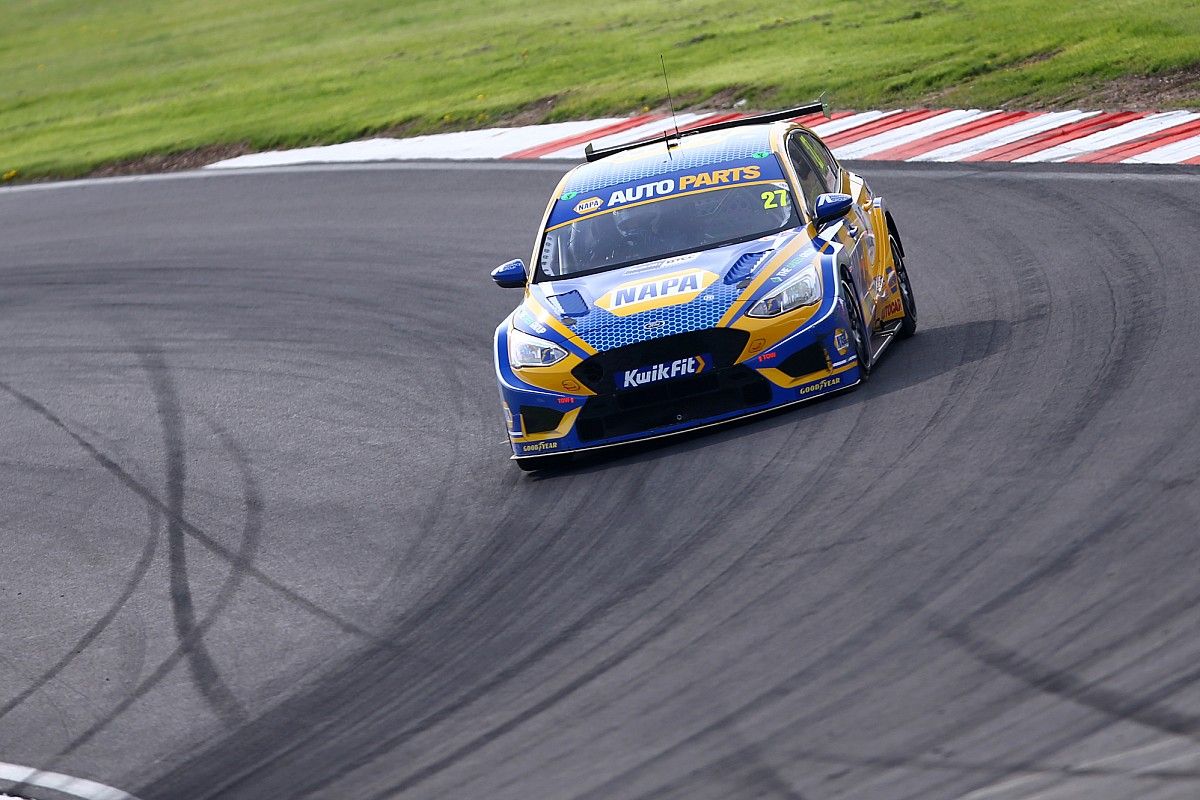 BTCC Brands Hatch: Cammish secures stunning pole from…