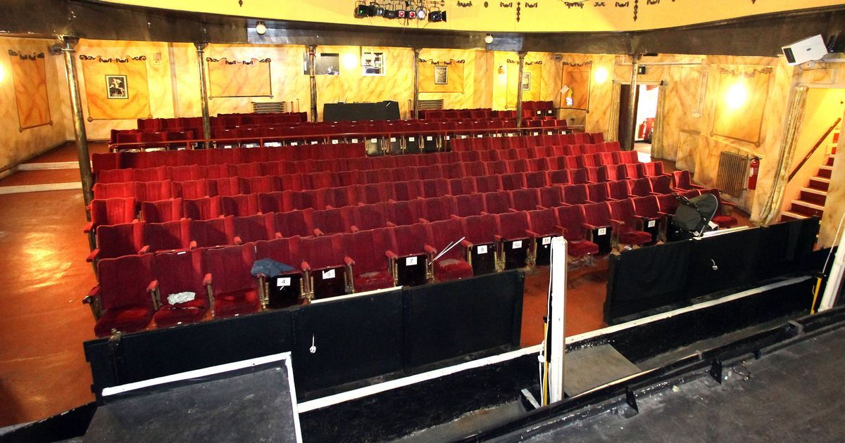 Theatre apologises as show 'ruined' by drunk audience…