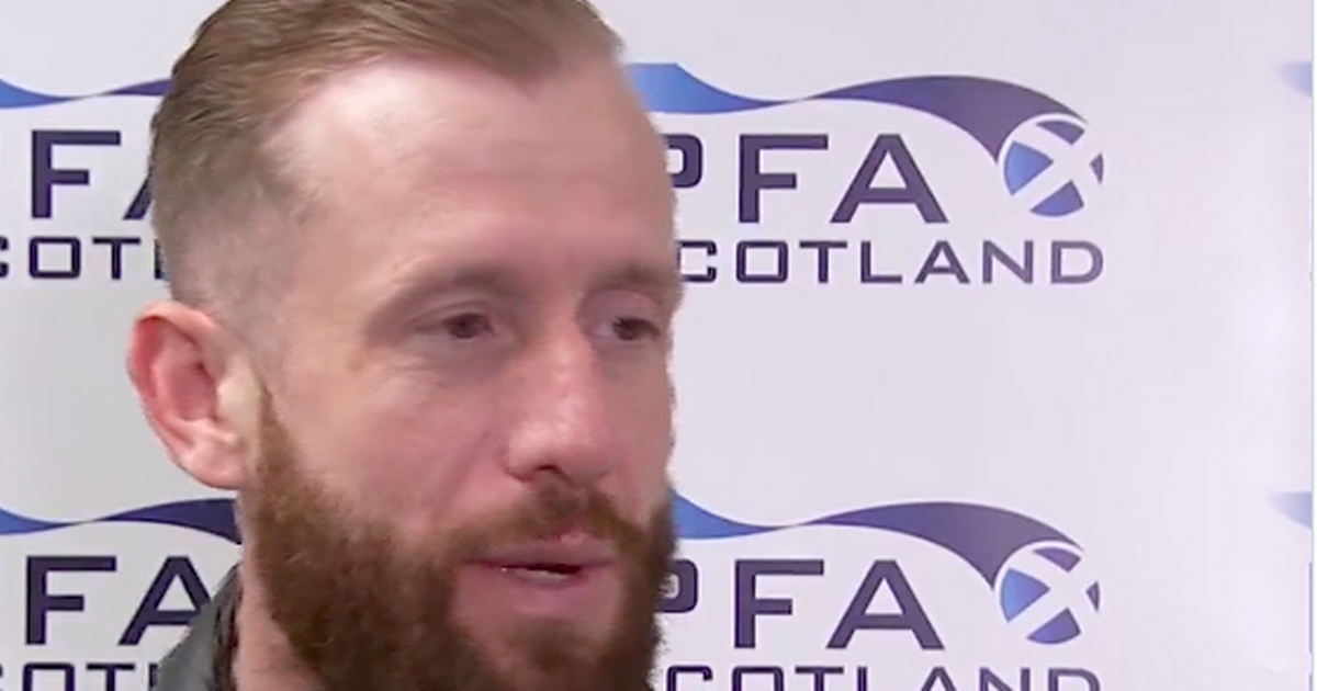 Kevin van Veen responds to transfer rumours as…