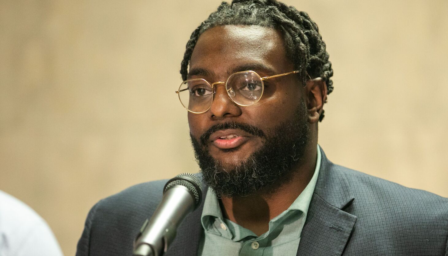 53 people applied to be Chicago’s next police…