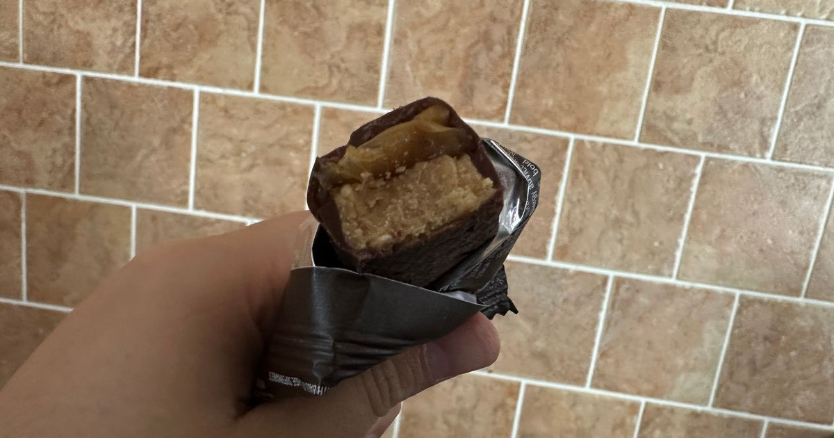 I tried a vegan Snickers dupe and it's even sweeter…