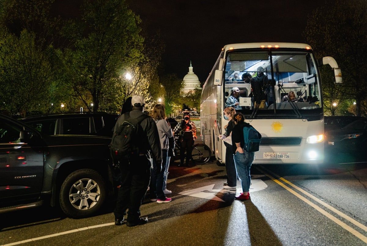 Texas sends more buses with migrants to Washington,…