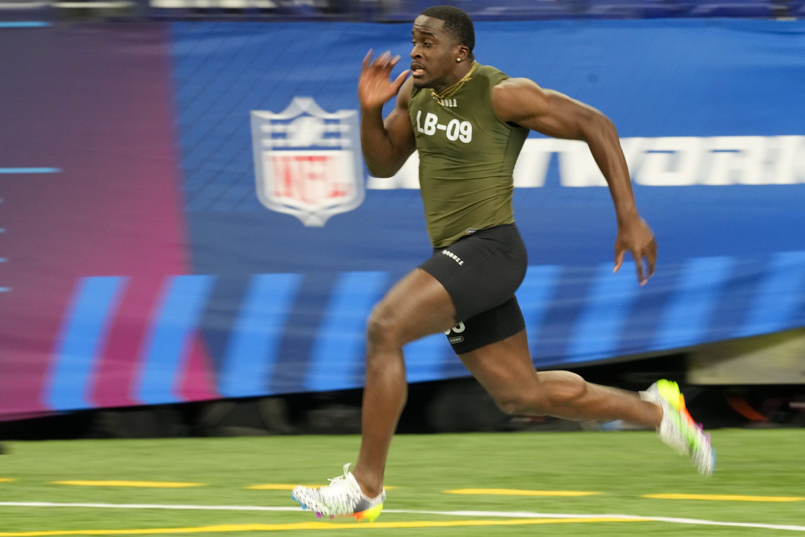 Watch: Seahawks rookie Derick Hall shares his…