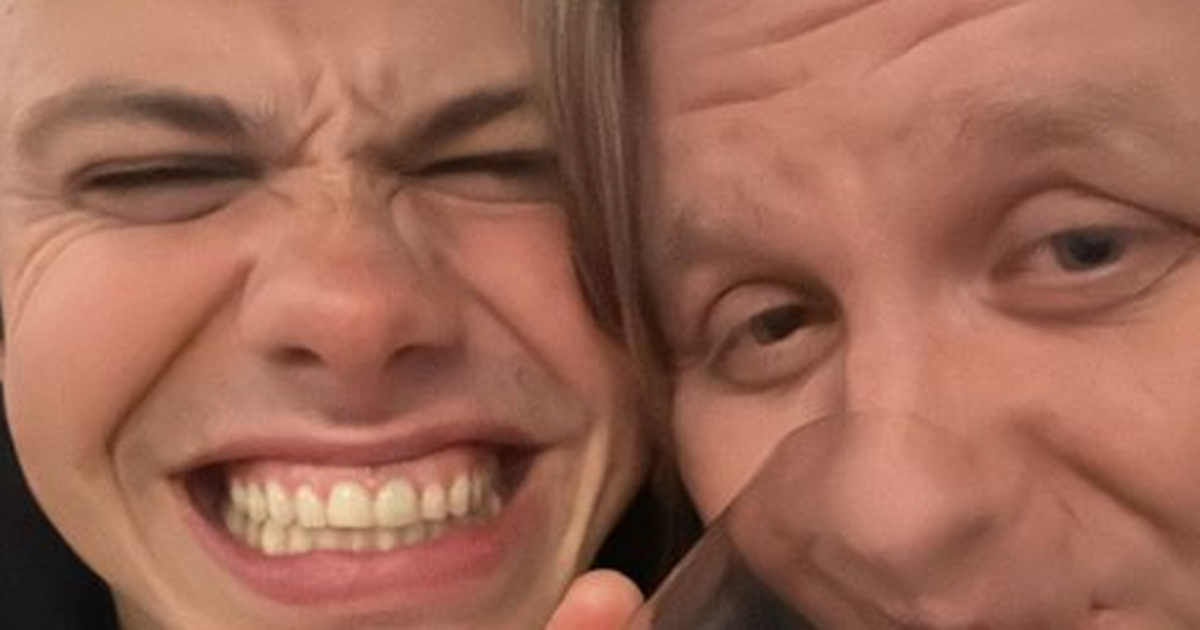 Lewis Capaldi parties with Yungblud as they chant…