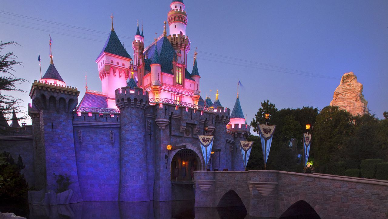 Disneyland Fans Go Viral For Highlighting What They…