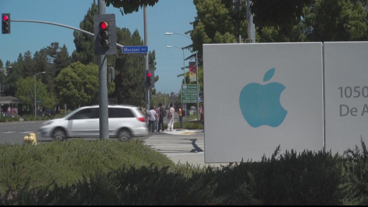 Former Apple employee charged with theft of tech…