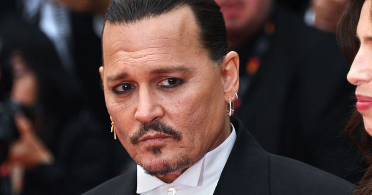 Johnny Depp breaks down as he receives seven minute…