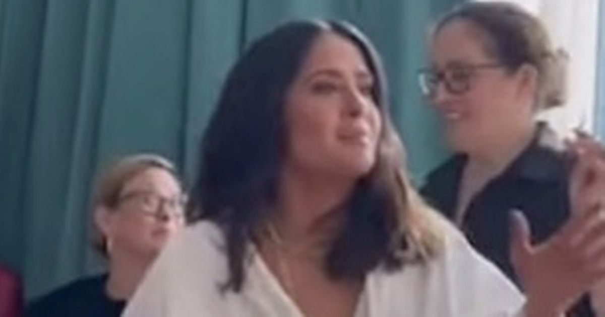 Salma Hayek suffers major wardrobe malfunction as she…