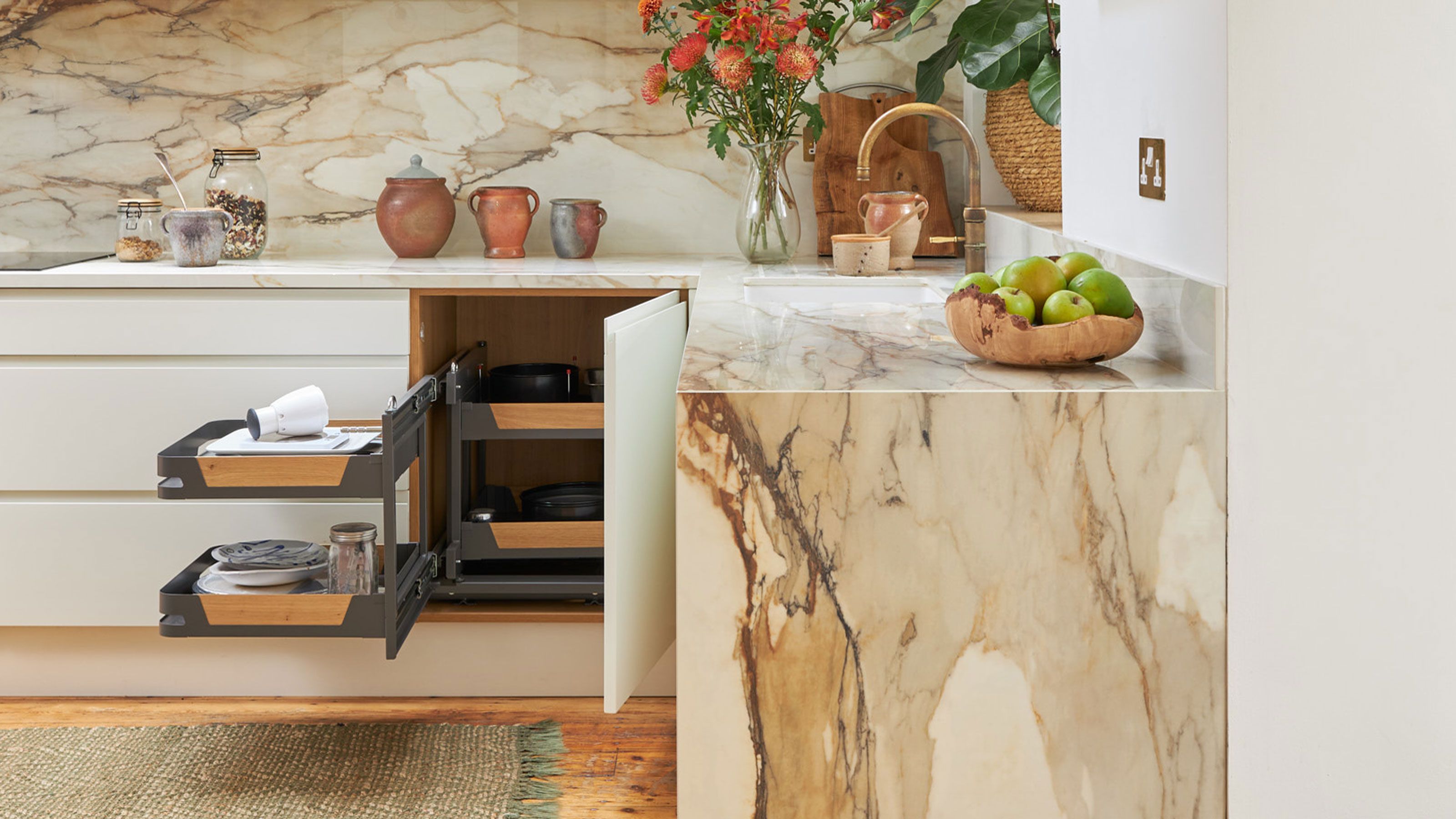 Experts share 8 rules for ultra-organized corner…