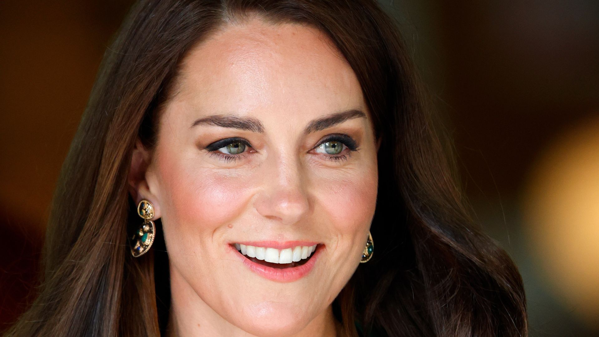 Kate Middleton’s demure button-down white dress is one…