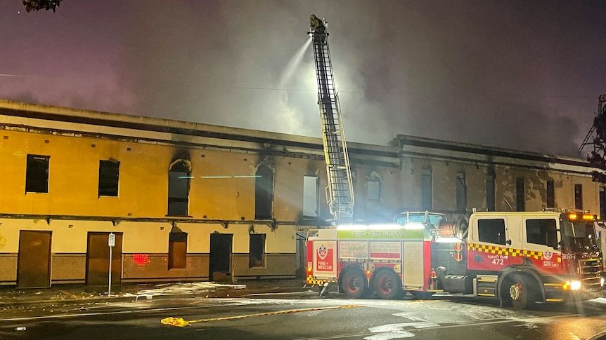 Suspicious fire destroys historic Commercial Hotel in…