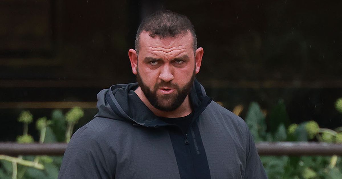 Prison officers who turned their backs on the law and…