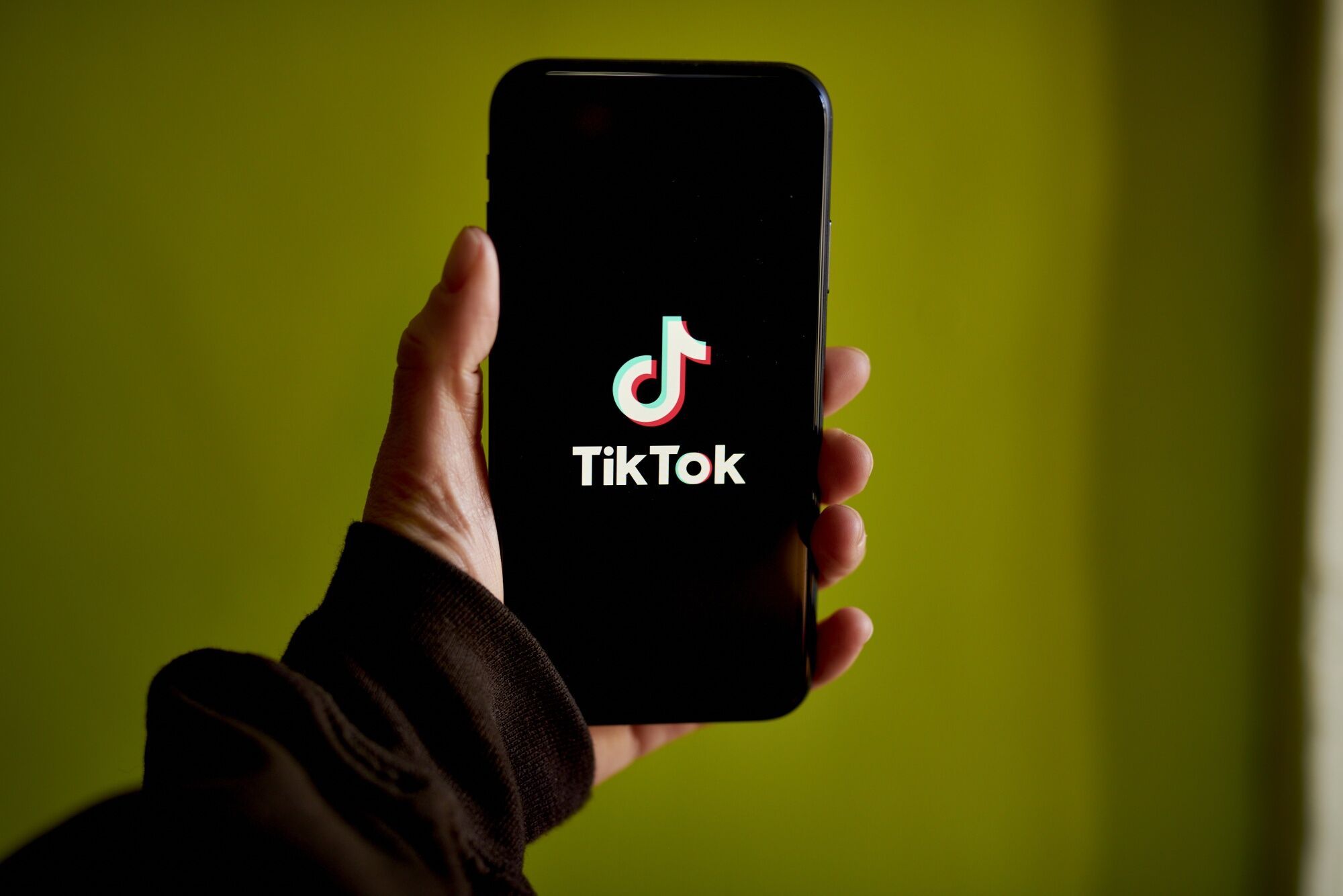 TikTok Will ‘Soon’ Grant Oracle Full Access to Code,…